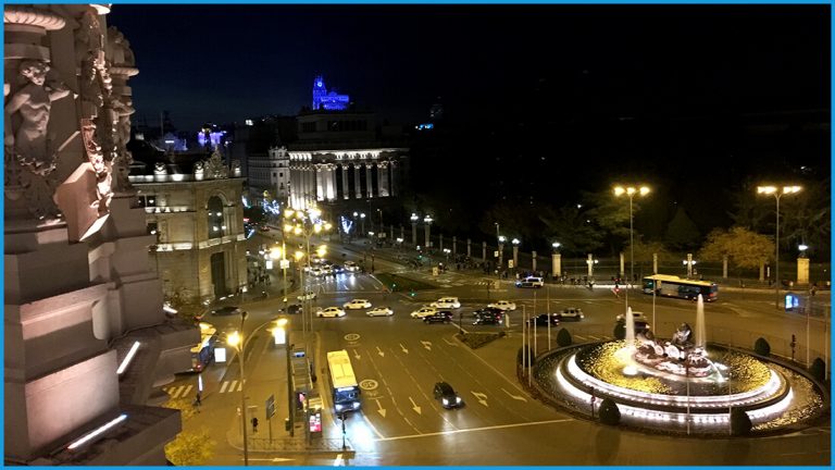 ? La terraza del Palacio de Cibeles, una azotea monumental.